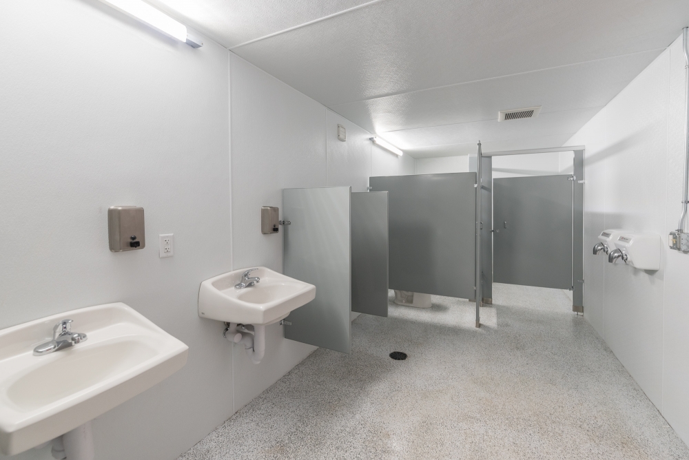 Bath/Shower House & Shared Kitchen - Red Rider Resort