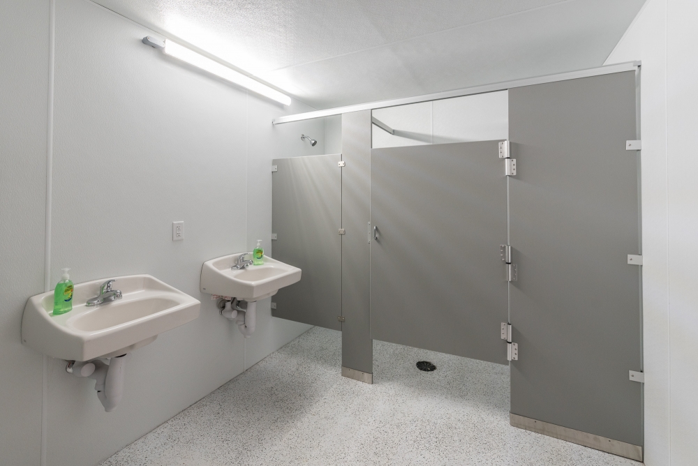 Bath/Shower House & Shared Kitchen - Red Rider Resort