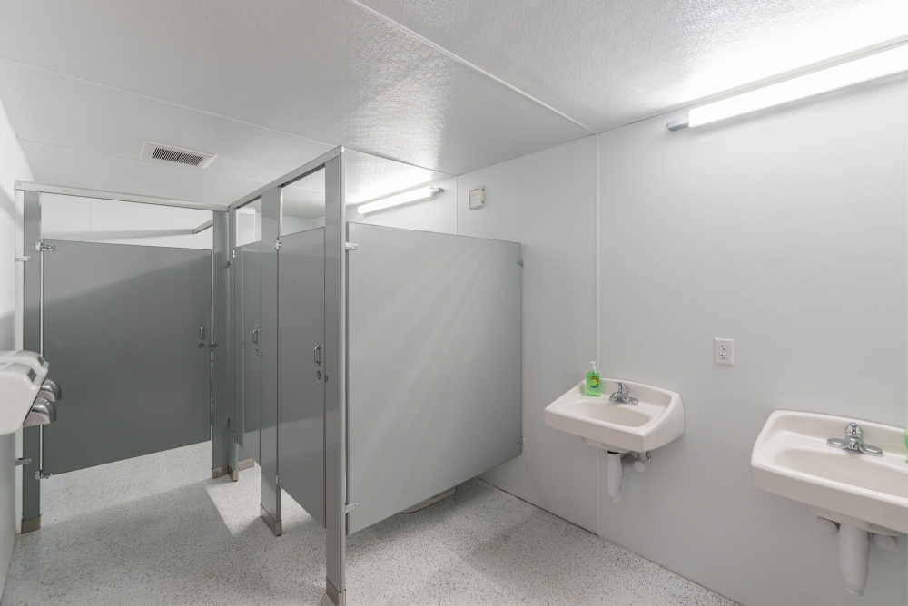Bath/Shower House & Shared Kitchen - Red Rider Resort